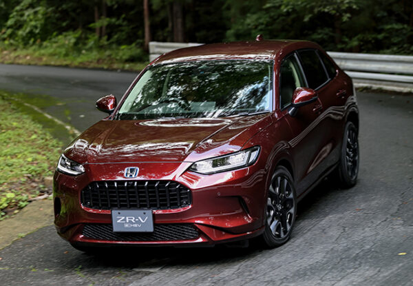 【最新モデル試乗】まるでスポーツカー！ ホンダZR-Vの爽快パフォーマンスに驚愕 - カー・アンド・ドライバーonline [CAR and DRIVER]