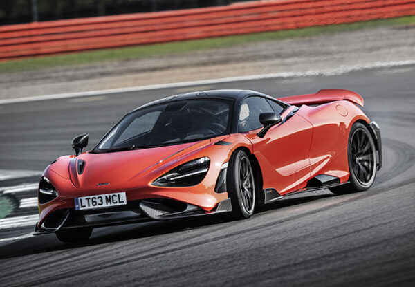 【スーパースポーツ特集】マクラーレン765LTはF1テクノロジーを傾注した逸品。すべてが速く走ることに集約され、スパルタンさが癖になる - カー・アンド・ドライバーonline [CAR ...