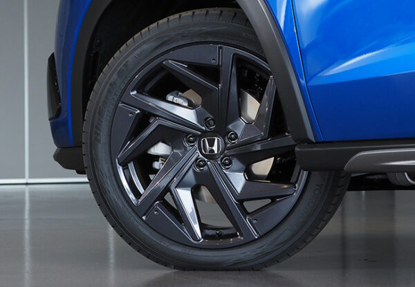 【最新モデル試乗】まるでスポーツカー！ ホンダZR-Vの爽快パフォーマンスに驚愕 - カー・アンド・ドライバーonline [CAR and DRIVER]