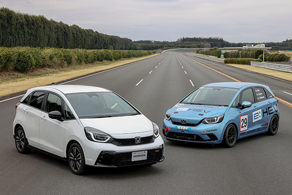 【最新モデル試乗】フィットRSはホンダらしさあふれる存在。どこがすごいのか！ - カー・アンド・ドライバーonline [CAR and ...