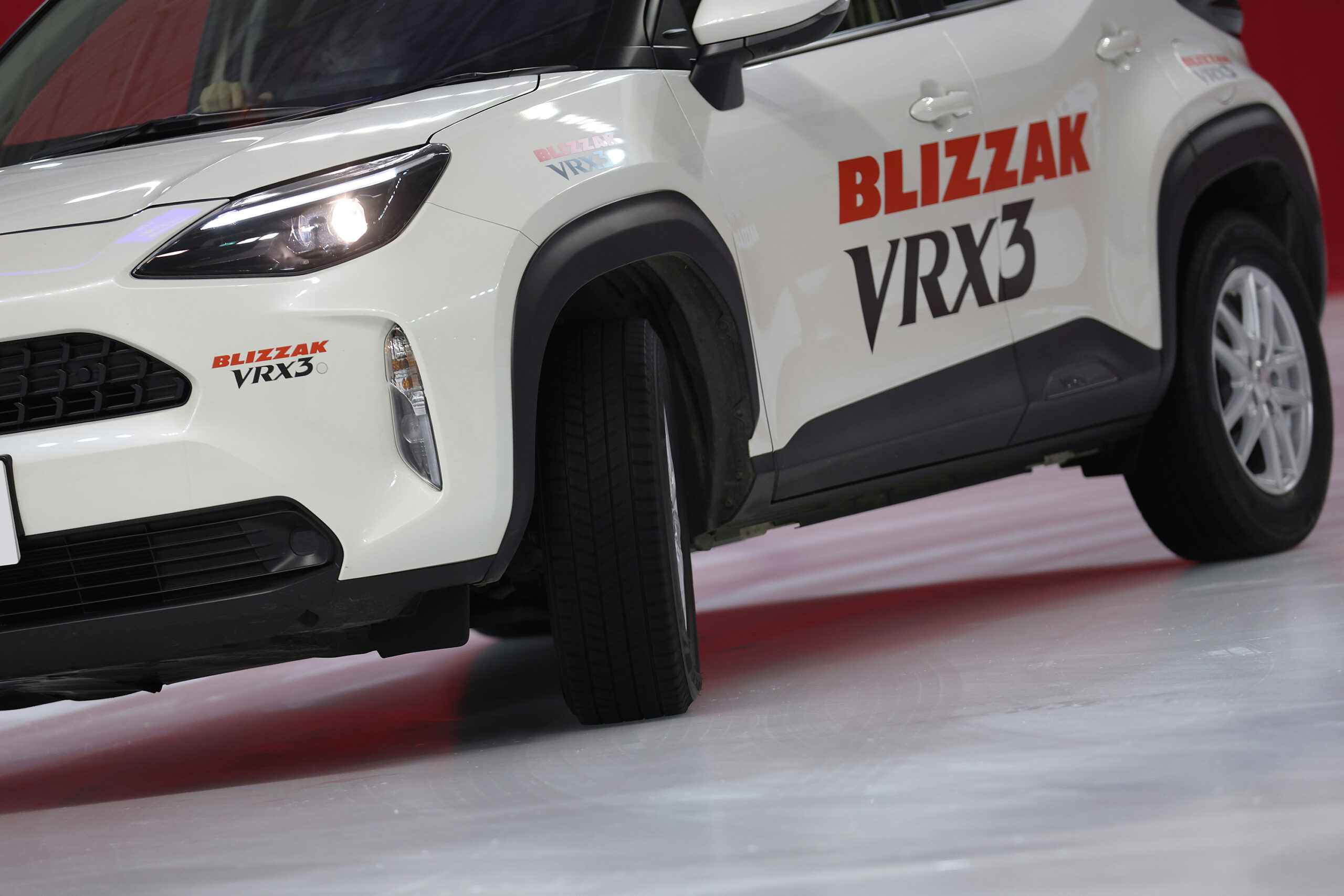 ブリヂストンの最新スタッドレス「ブリザックVRX3」がSUV用に幅広く対応 - カー・アンド・ドライバーonline [CAR and DRIVER]