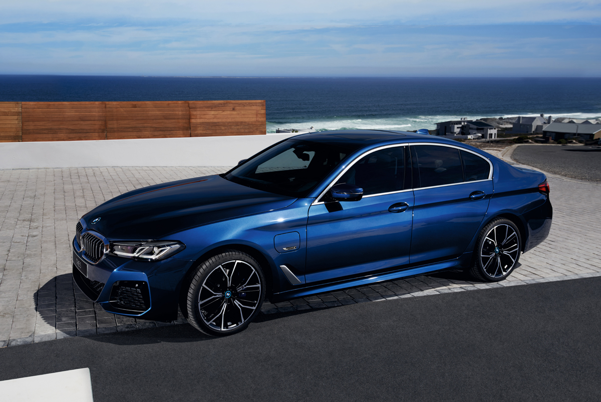 BMW 5シリーズの日本発売50周年を祝う現行G30／G31型5シリーズの特別仕様車が発売 - カー・アンド・ドライバーonline [CAR and DRIVER]