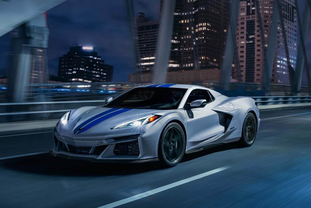 シボレー・コルベット史上初の電動AWDモデルが世界初公開 - カー・アンド・ドライバーonline [CAR and DRIVER]