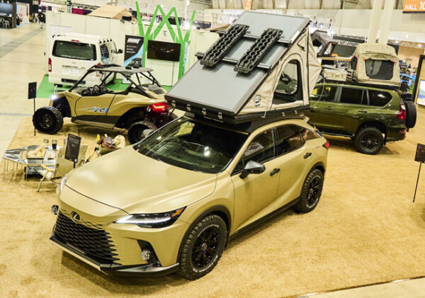 アウトドアライフスタイルをより快適に楽しむ専用装備やギアを採用したレクサスRXのコンセプトモデルが初公開 - カー・アンド・ドライバー ...