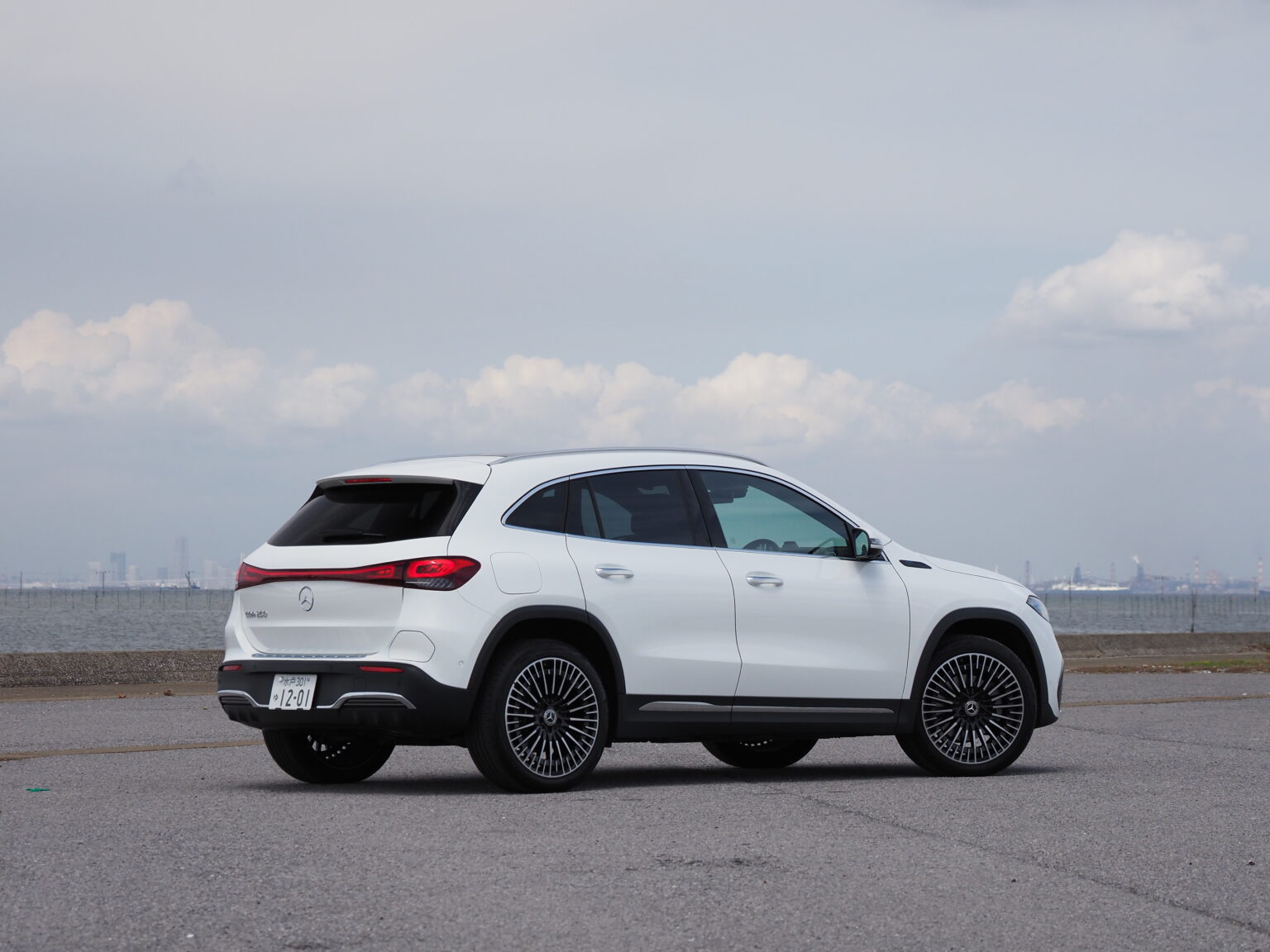 【いま買える最新BEV特集】メルセデスEQ EQA - カー・アンド・ドライバーonline [CAR and DRIVER]