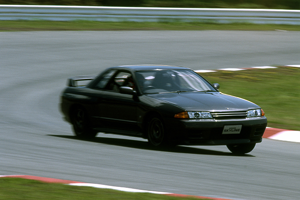 【I LOVE GT-R!】圧倒的な走りと存在感。「現代のR伝説」はR32型から始まった - カー・アンド・ドライバーonline [CAR and DRIVER]