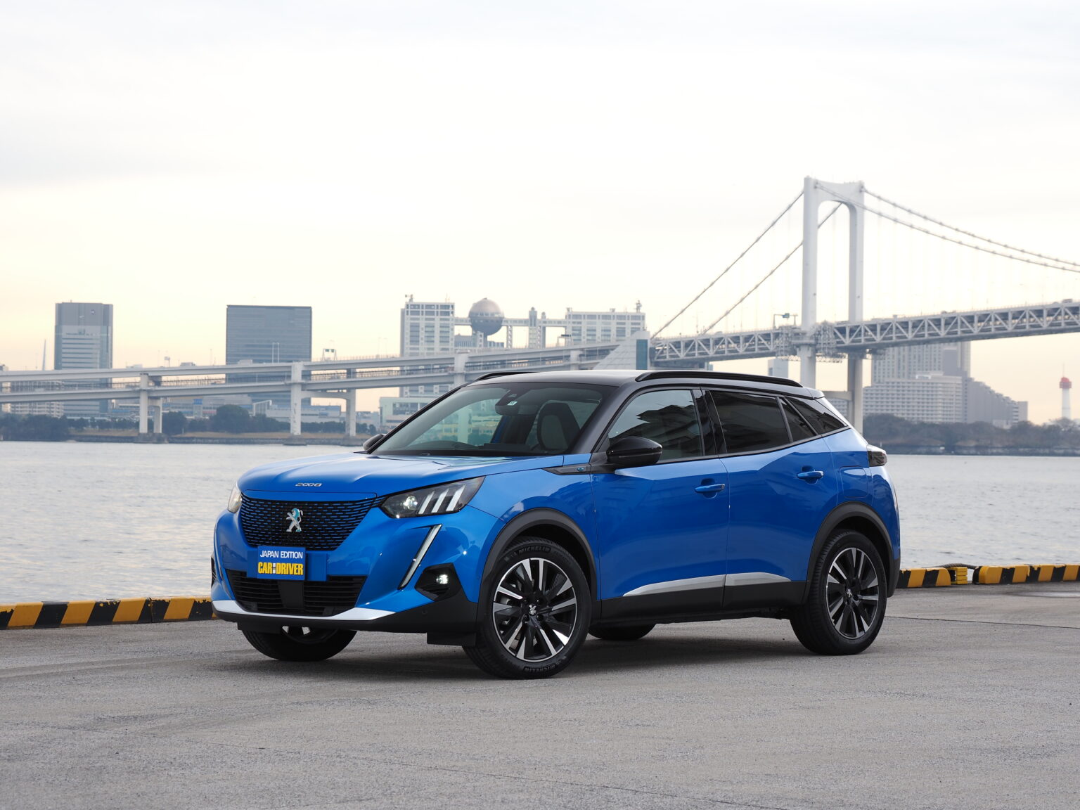 【いま買える最新BEV特集】プジョー e-2008 - カー・アンド・ドライバーonline [CAR and DRIVER]