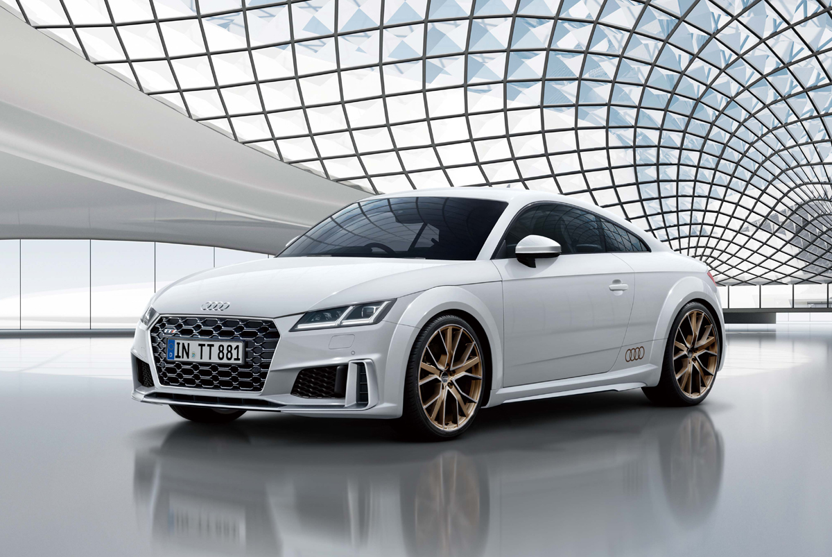 アウディTTのフィナーレを飾る記念モデルの第1弾「TTSクーペ・メモリアルエディション」が日本上陸 - カー・アンド・ドライバーonline ...