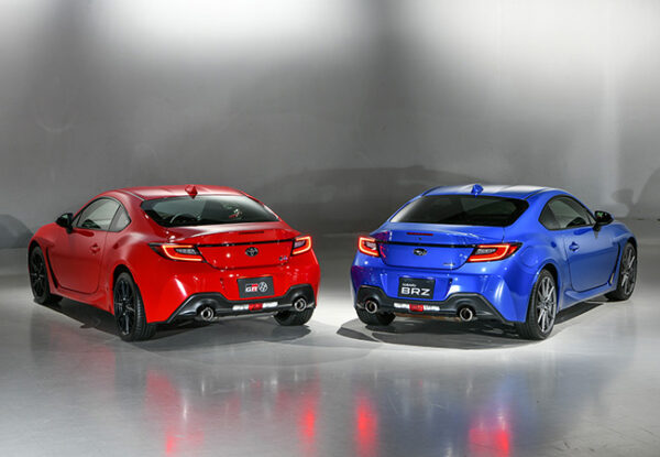 【エンジン車よ永遠なれ！】BRZ/GR86は「水平対向」が圧倒的な低重心を実現。最新FA24は全域パワフル、姿勢コントロールも自在に決まる！ - カー・アンド・ドライバーonline [CAR ...