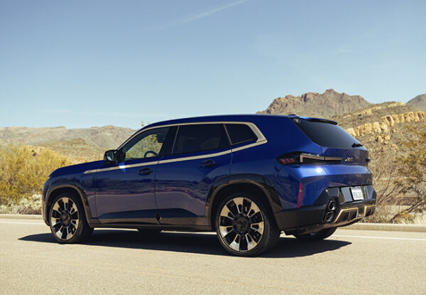 【最新モデル試乗】新世代BMW・Mの象徴、XMの圧倒的な存在感とパワーに大興奮! - カー・アンド・ドライバーonline [CAR and ...