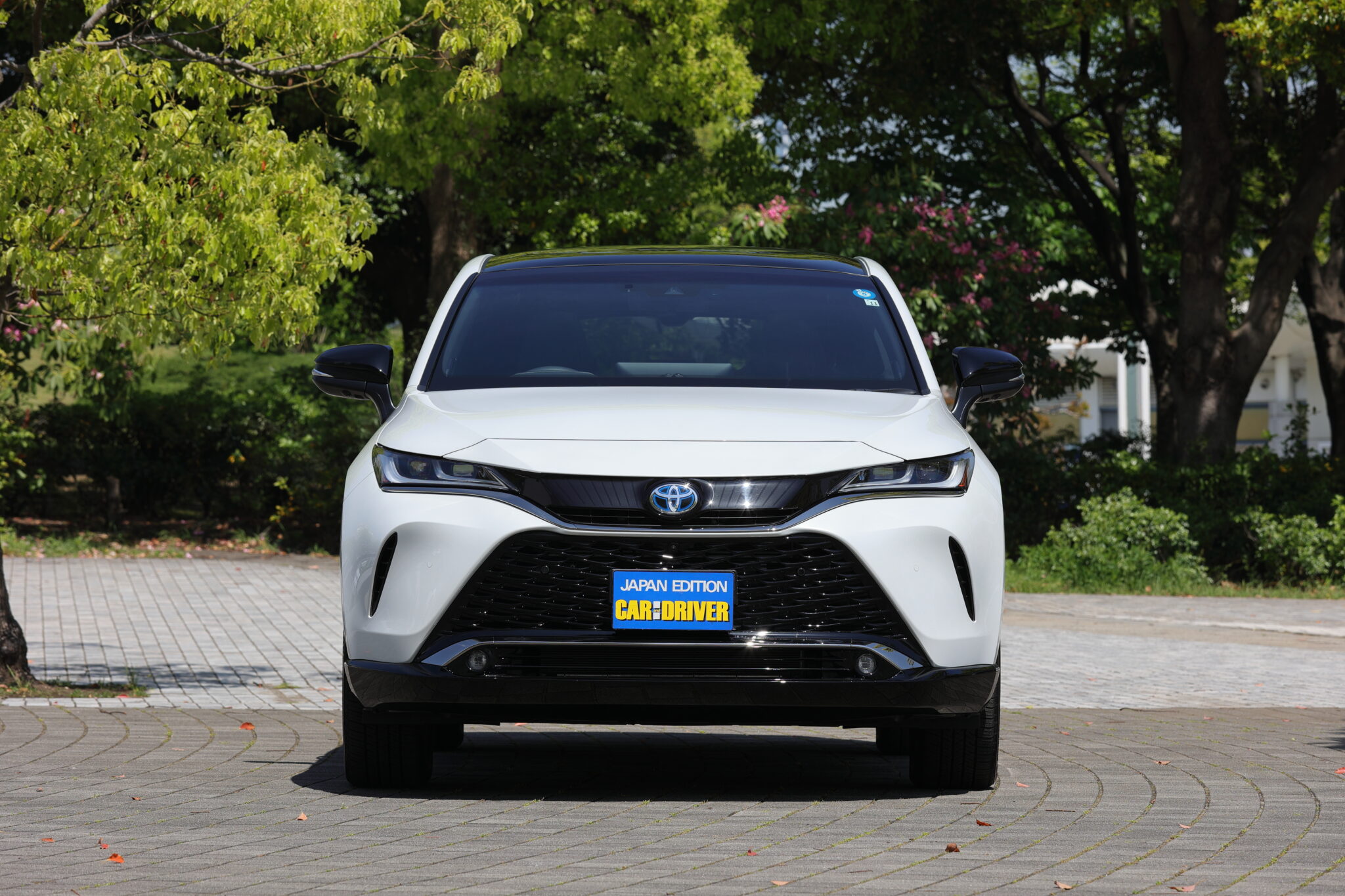 【最新モデル試乗】羨望の都会派SUV、トヨタ・ハリアーPHEVのちょっとリッチな先進世界 - カー・アンド・ドライバーonline [CAR and DRIVER]