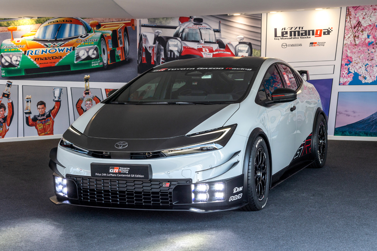 TOYOTA GAZOO Racingがル・マンへの感謝を込めたプリウスのレーシーなコンセプトカーを製作 - カー・アンド・ドライバー ...