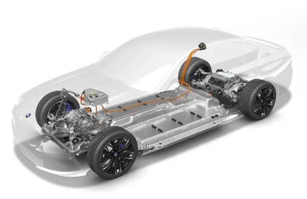 新型BMW5シリーズが日本上陸。48Vマイルドハイブリッドシステムを採用したガソリン仕様とディーゼル仕様、ピュア電気自動車のi5を設定 ...