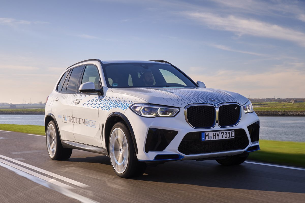 BMWが新型燃料電池車の実証実験を日本で実施 - カー・アンド・ドライバーonline [CAR and DRIVER]