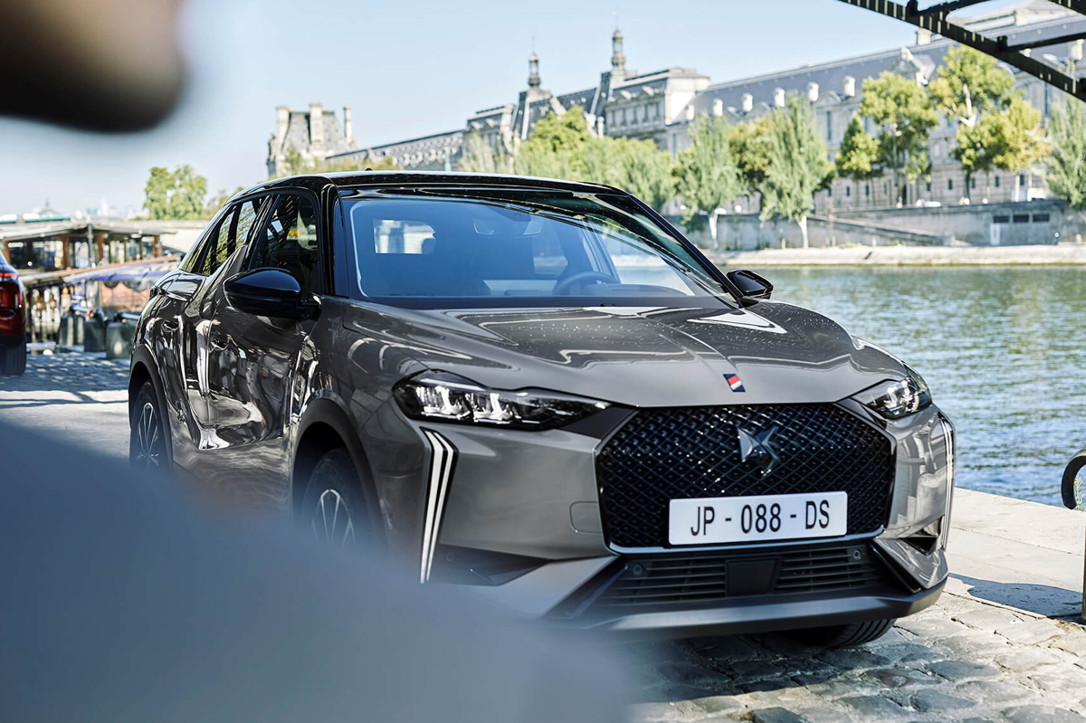 DS PERFORMANCEのスポーツマインドに満ちた内外装を採用するDS3の特別仕様車が日本デビュー - カー・アンド・ドライバー ...
