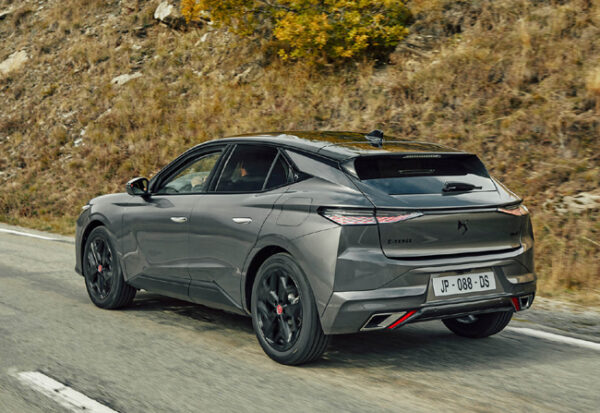 DS PERFORMANCEのスポーツマインドあふれる内外装を採用したDS4の特別仕様車が日本上陸 - カー・アンド・ドライバーonline ...