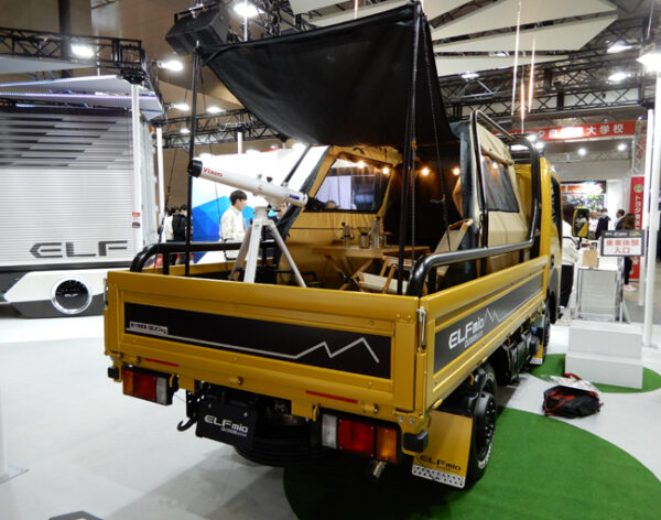 小型トラックのいすゞ・エルフをベースとした純正コンセプトパーツ装着車両の「ELF FUTURE ACCESSORIES EDITION」と「ELFmio OUTDOOR EDITION」が初 ...