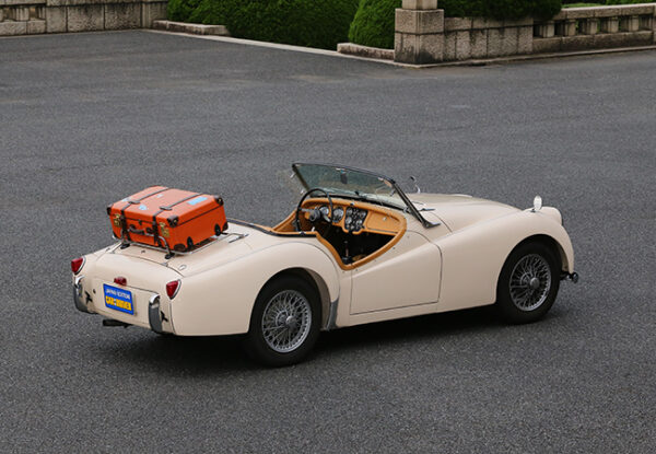 【20世紀名車ギャラリー】ゆったりとしたツーリングが似合う英国オープン、1955年式トライアンフTR2の肖像 - カー・アンド・ドライバー ...