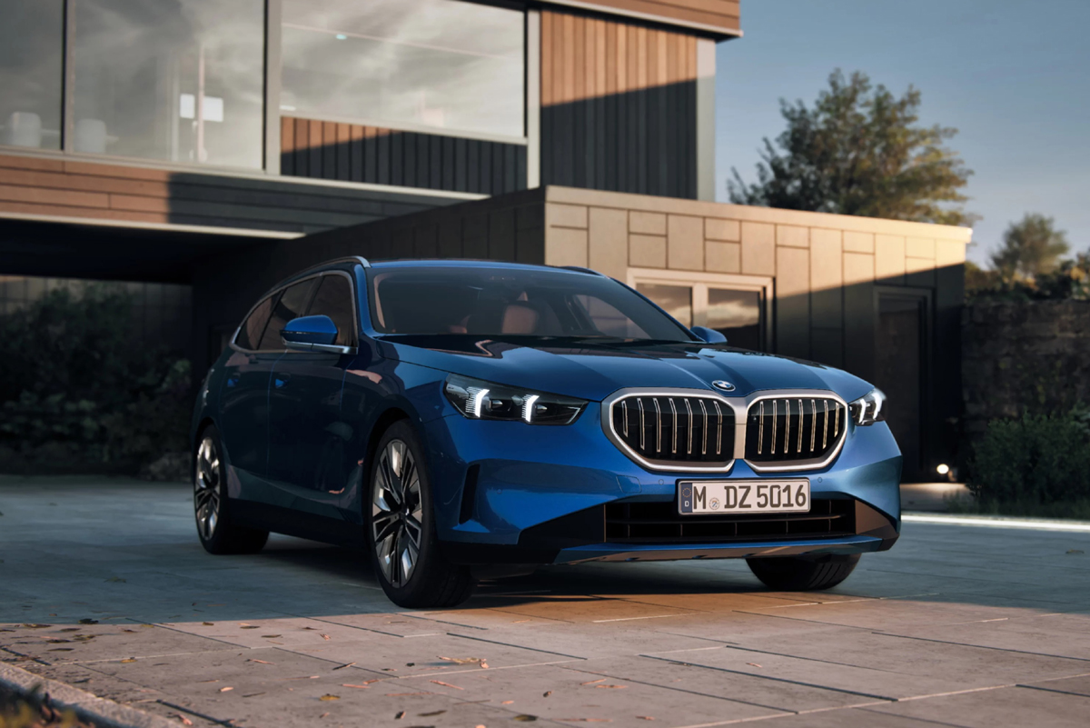 BMW 5シリーズ ツーリングに高効率ガソリンエンジンおよび48Vマイルドハイブリッドシステムを搭載した「523iツーリング」を設定 - カー・アンド・ドライバーonline [CAR and ...
