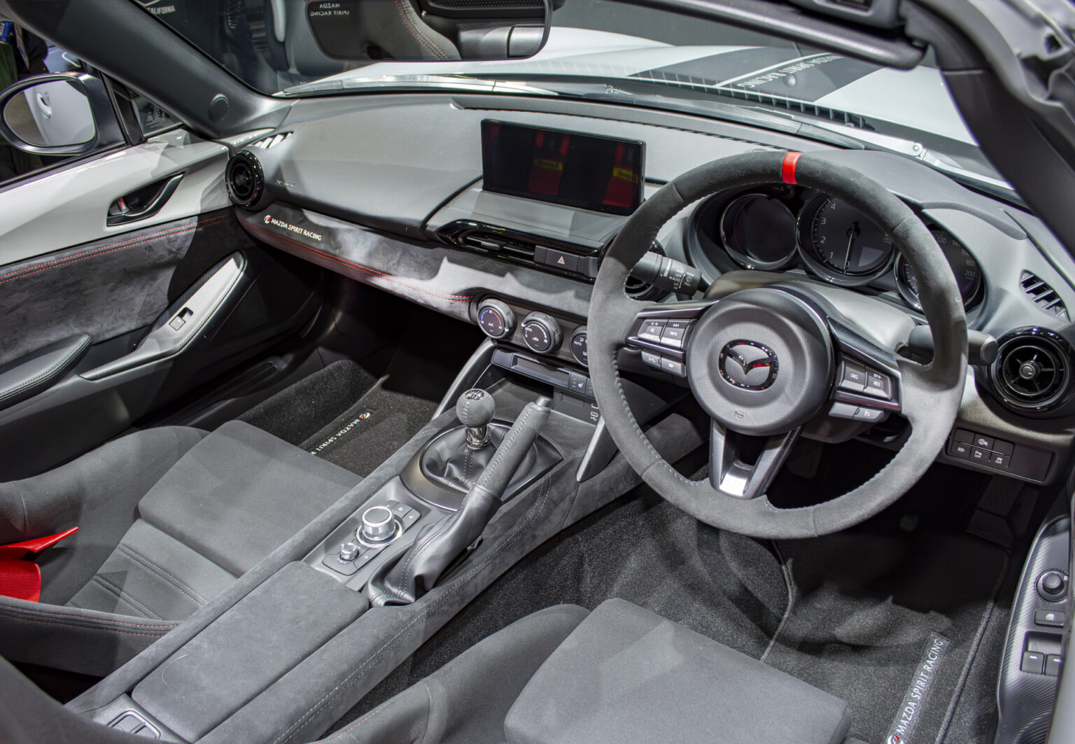 200psユニット搭載。理想のロードスター「MAZDA SPIRIT RACING ROADSTER 12R」完成 - カー・アンド・ドライバーonline [CAR and DRIVER]