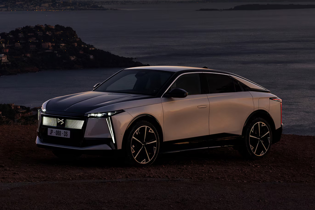DSオートモビルの新しいフラッグシップEV「DS N°8（ナンバー8）」が欧州で受注開始 - カー・アンド・ドライバーonline [CAR ...